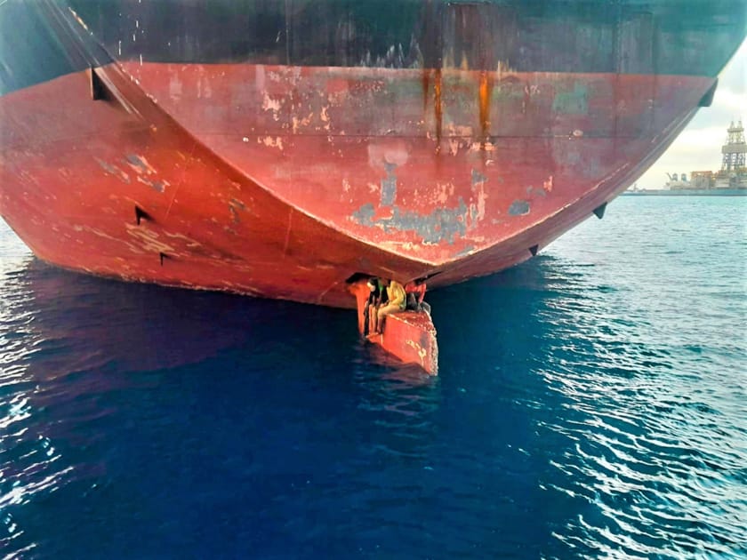 Nigerian Stowaways Found on Ship's Rudder in Canary Islands | Engoo 每日新闻