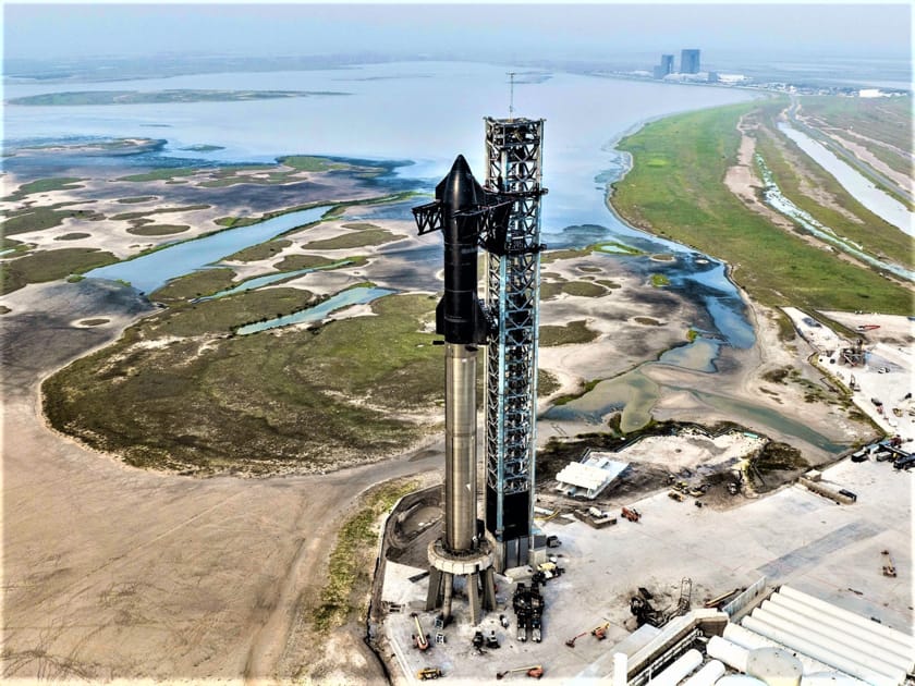 SpaceX: Musk's Big Rocket Explodes After Launch | Engoo 每日新聞