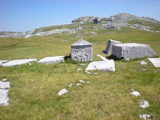 Spherical Rock in Bosnia Stirs Controversy | Engoo 每日新聞