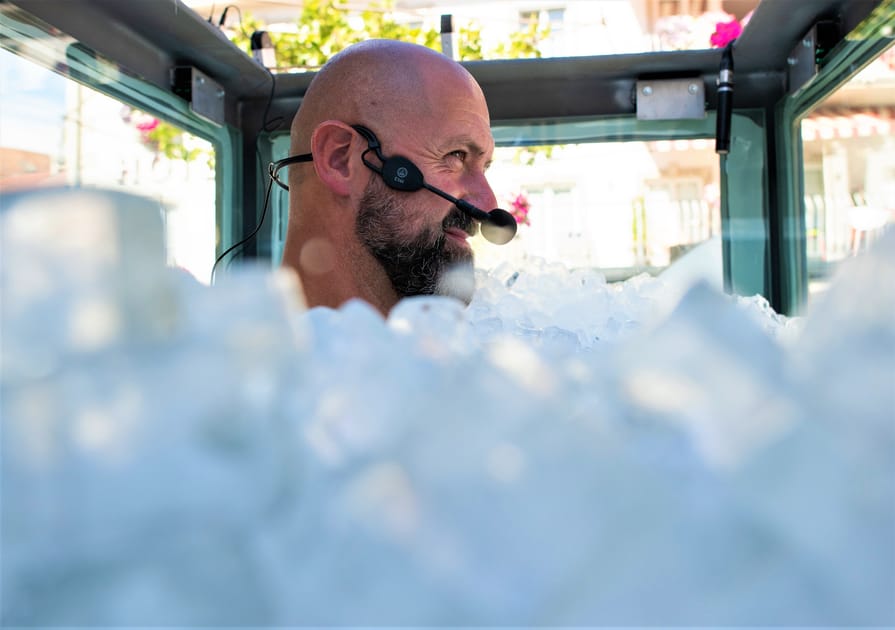 Austrian Man Attempts World Record for Time in Ice Box | Engoo 每日新闻
