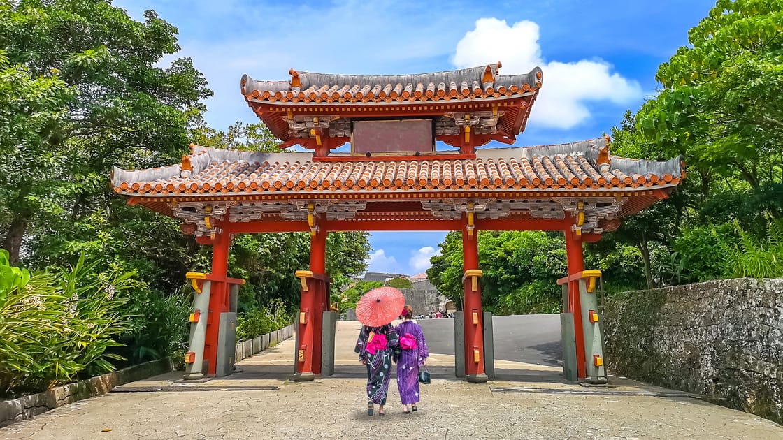Okinawa Asks Tourists to Stay Home During Golden Week | Engoo Daily News