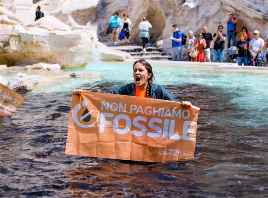 Climate Activists Turn Rome Fountain Black | Engoo Daily News