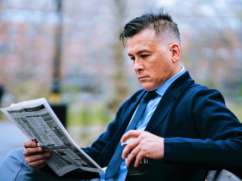 'It Makes Us Anxious': Why Some People Avoid the News | Engoo 每日新闻