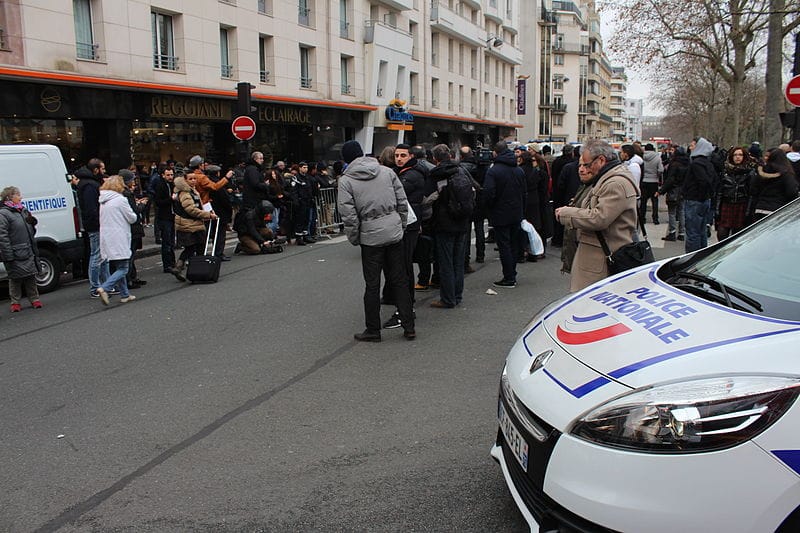 At Least 12 Dead in Attack on French Newspaper | DMM英会話 デイリーニュース