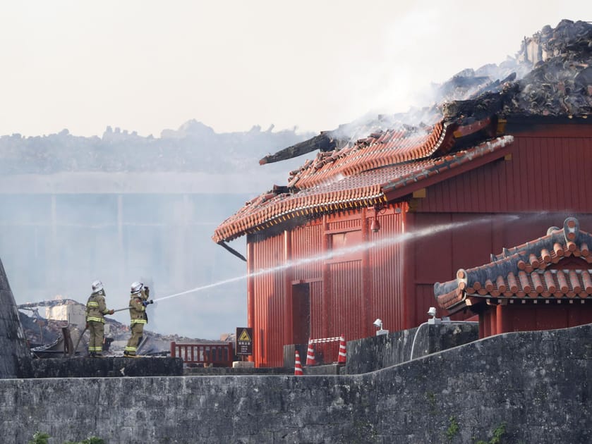 Fire Nearly Destroys Shuri Castle in Okinawa | Engoo 每日新聞