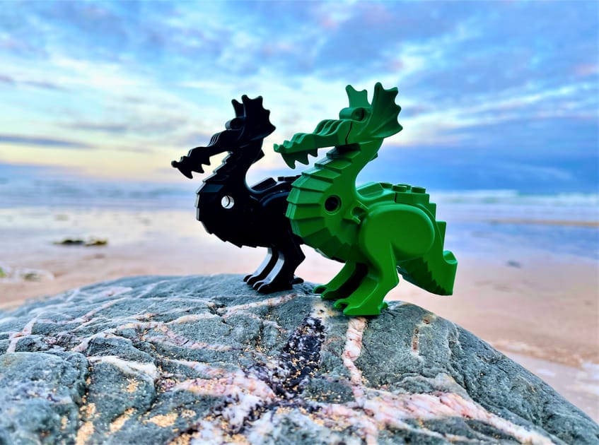 Lego Lost in 1997 Still Washing Up on UK Beaches | Engoo 每日新聞