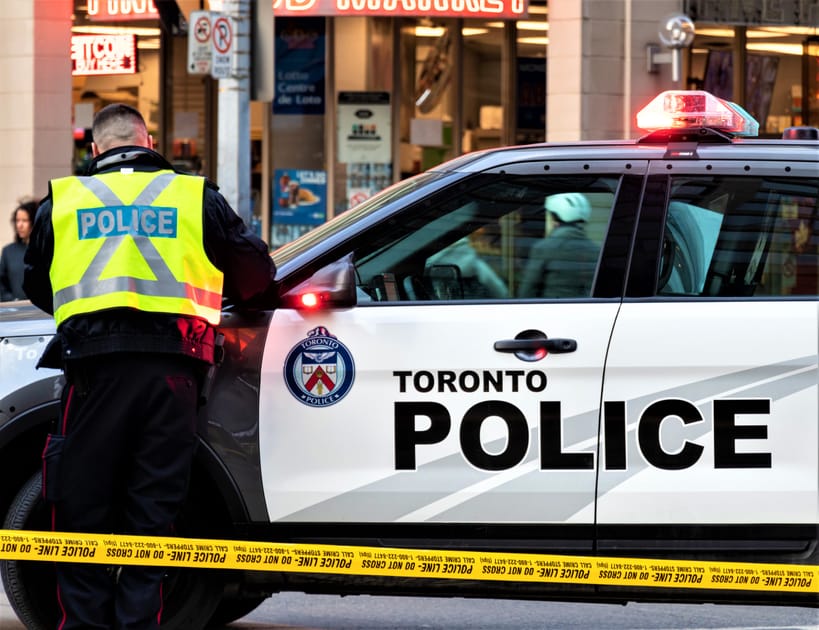 UK Police Help Rescue Woman in Canada | Engoo 每日新闻