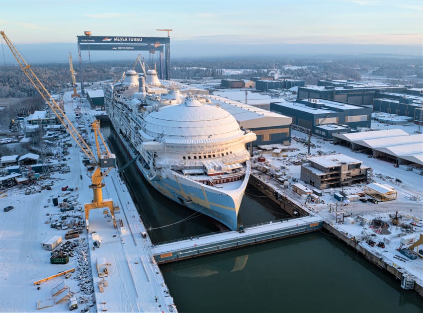 A First Look at the World's Largest Cruise Ship | Engoo Daily News