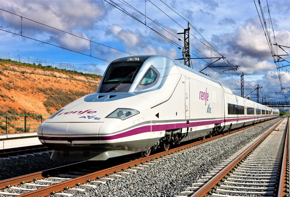 Take a Bullet Train from Madrid to Barcelona for $6 | Engoo 每日新聞