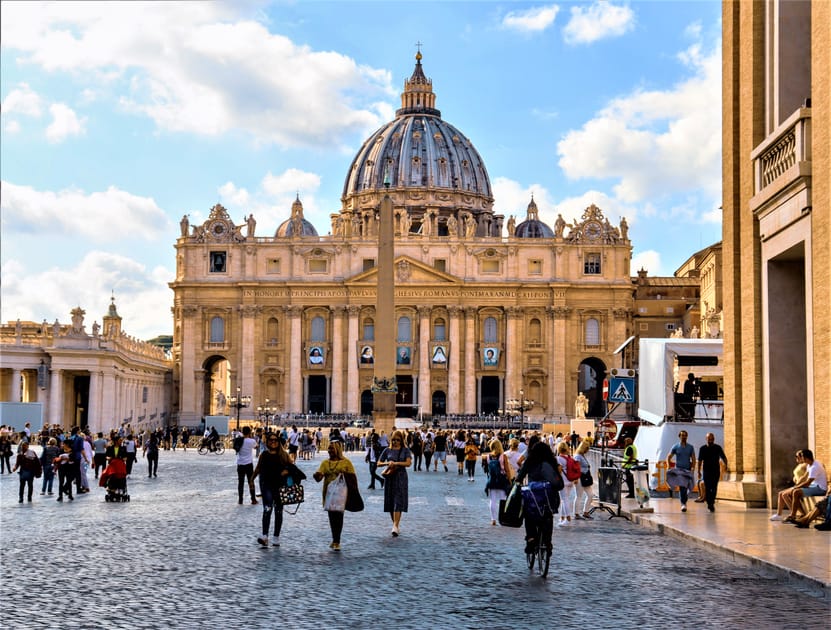 The Nation-State with 40 Times More Artworks than People | Engoo 每日新聞