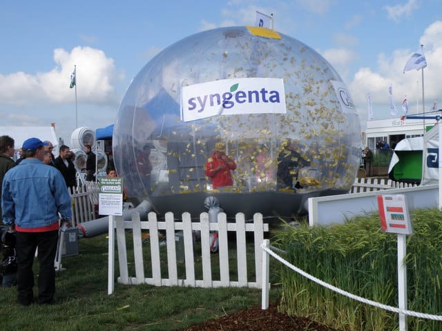 China Goes Global with Expanding Investment | Engoo Daily News