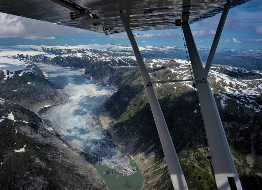 Aviator Races to Photograph the World's Glaciers | Engoo Daily News