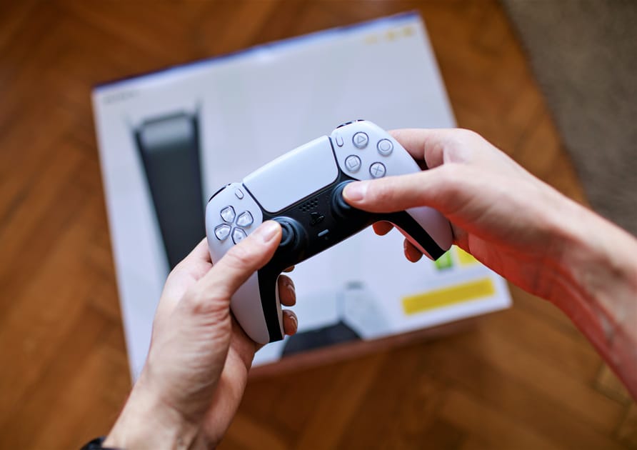 Sony Sold Out of PlayStation 5 Consoles in 2020 | Engoo 每日新闻