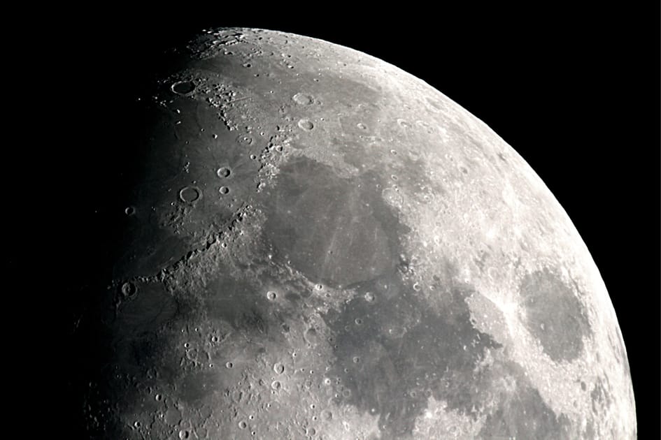 Israeli Spacecraft Crashes in Attempt to Land on Moon | Engoo 每日新聞