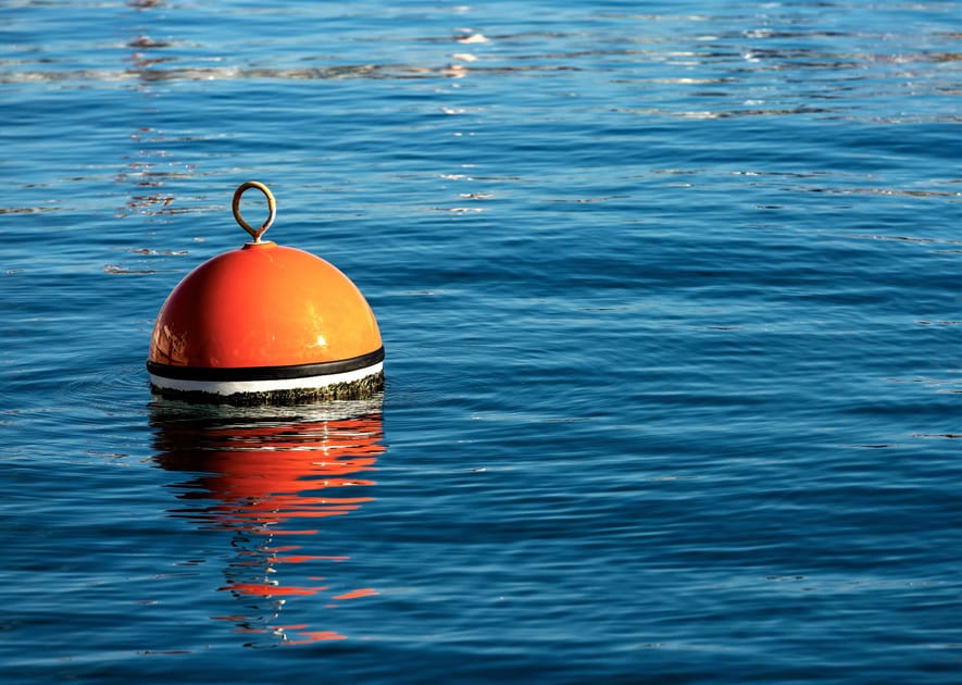 Man Survives 14 Hours in Ocean Holding onto Old Buoy | Engoo 每日新闻