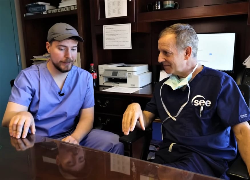 YouTuber MrBeast Funds Eye Surgery for 1,000 People | Engoo 每日新聞