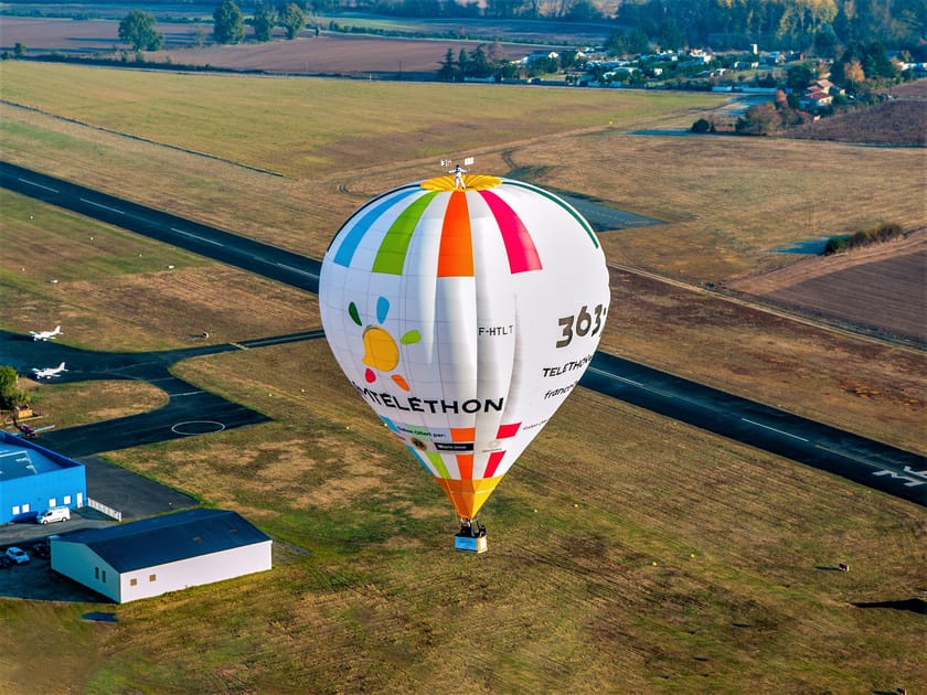 Frenchman Breaks Hot Air Balloon Record | ข่าวประจำวัน Engoo