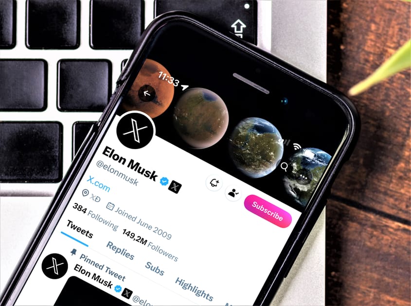 Elon Musk Replaces Twitter's Blue Bird with X Logo | Engoo 每日新闻