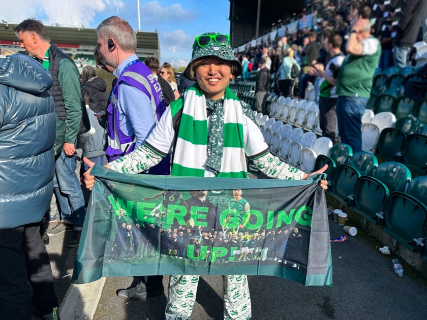 Japanese Soccer Superfan Is Local Celebrity in the UK | Engoo 每日新聞