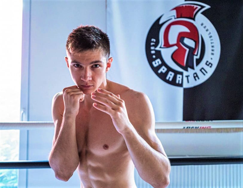 Kickboxer Sets Record for Most Punches in a Minute | Engoo 데일리뉴스