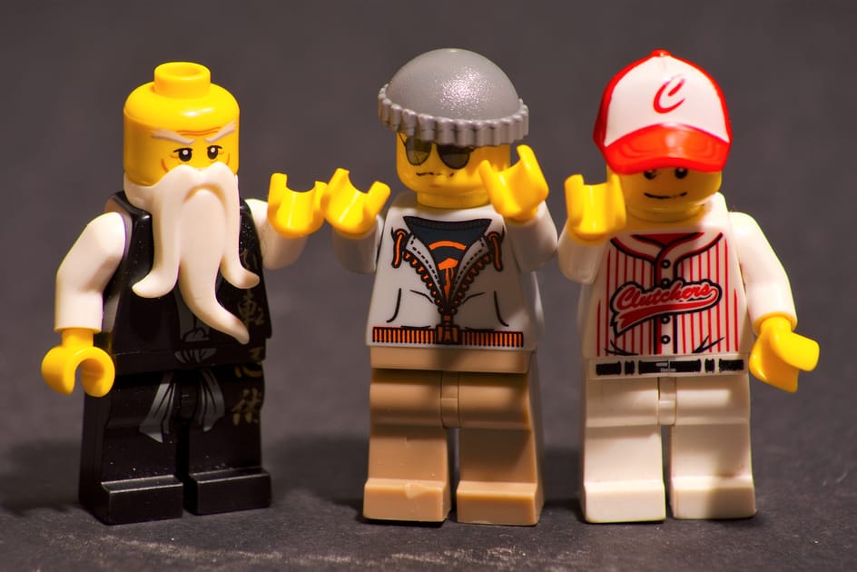 Man Who Invented Lego 'Minifigures' Dies | ข่าวประจำวัน Engoo