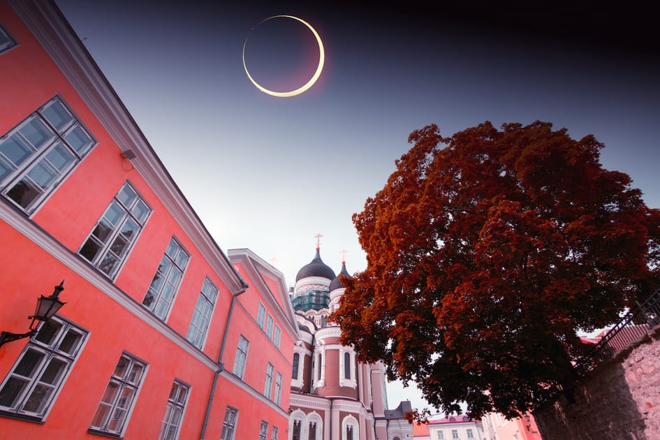 People across America View Historic Total Eclipse of the Sun | Engoo ...