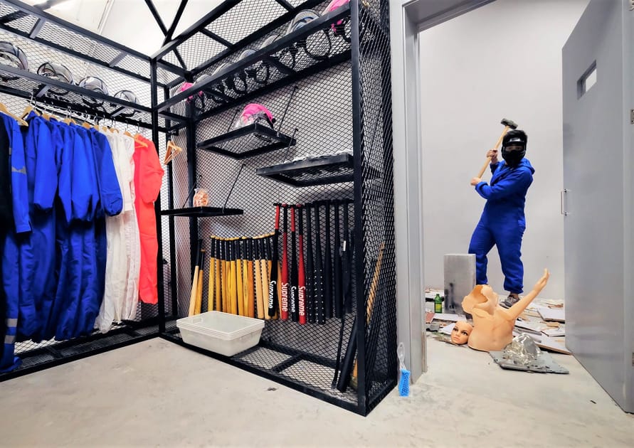 Feeling Stressed? This 'Anger Room' in Beijing May Help | Engoo 每日新聞