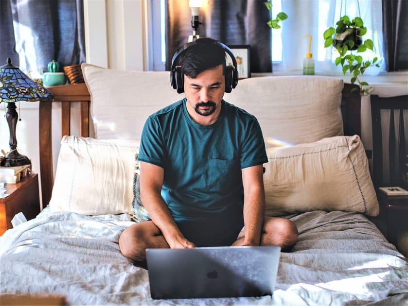 Work from Home Study: We Save Time but Work More | Engoo Daily News