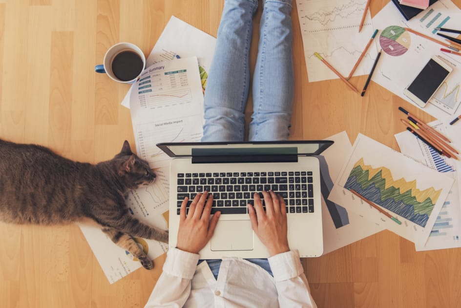 Telework: The Pros and Cons | Engoo Daily News