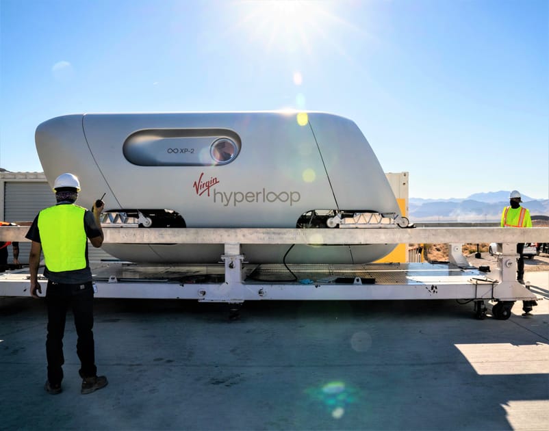 Virgin Hyperloop Tested Using Real Passengers for First Time | Engoo 每日新闻
