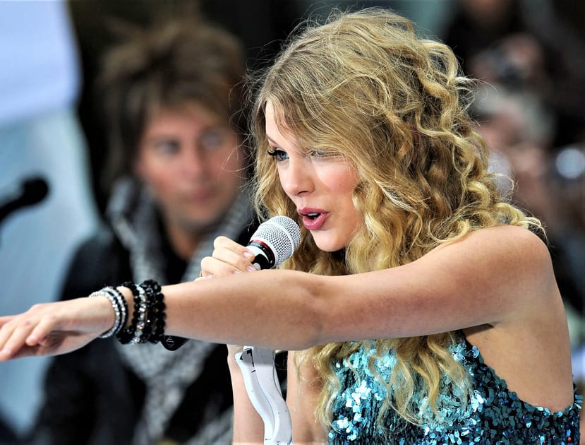 Taylor Swift Breaks Beatles Record for Number 1 Albums | Engoo 每日新聞