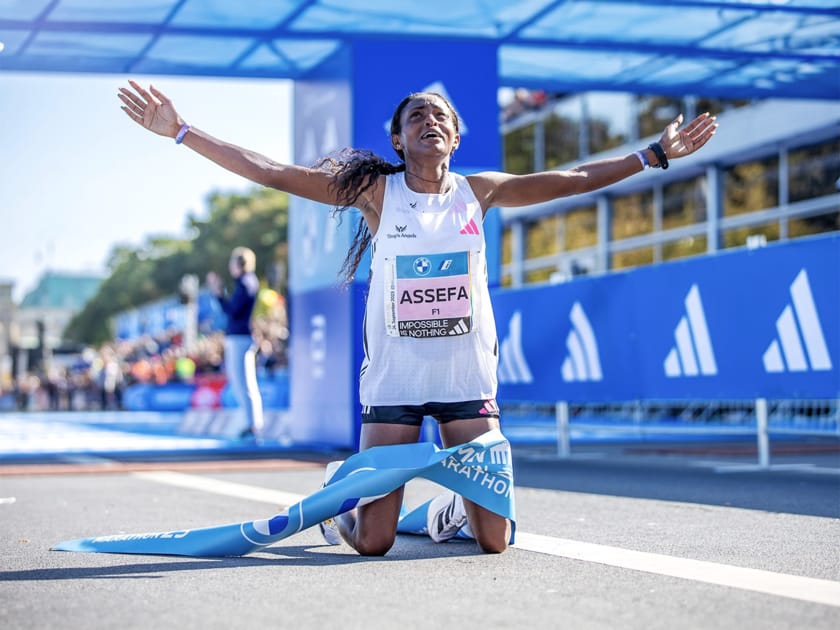 Tigist Assefa Breaks Women's Marathon Record in Berlin | Engoo 每日新聞