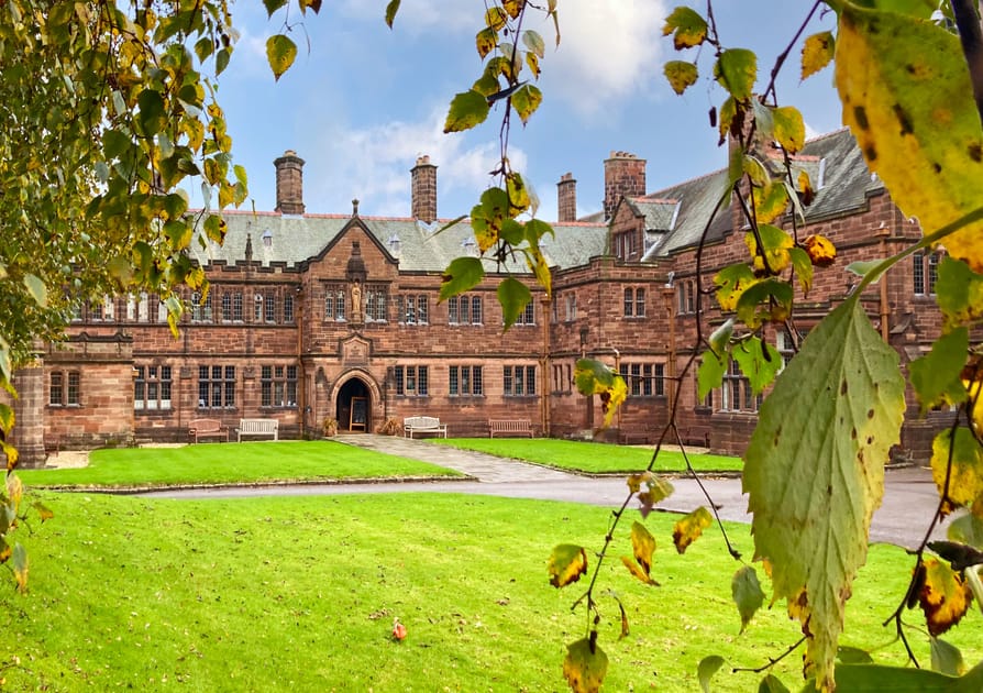 A Book at Bedtime: The Library with its Own Bedrooms | Engoo 데일리뉴스