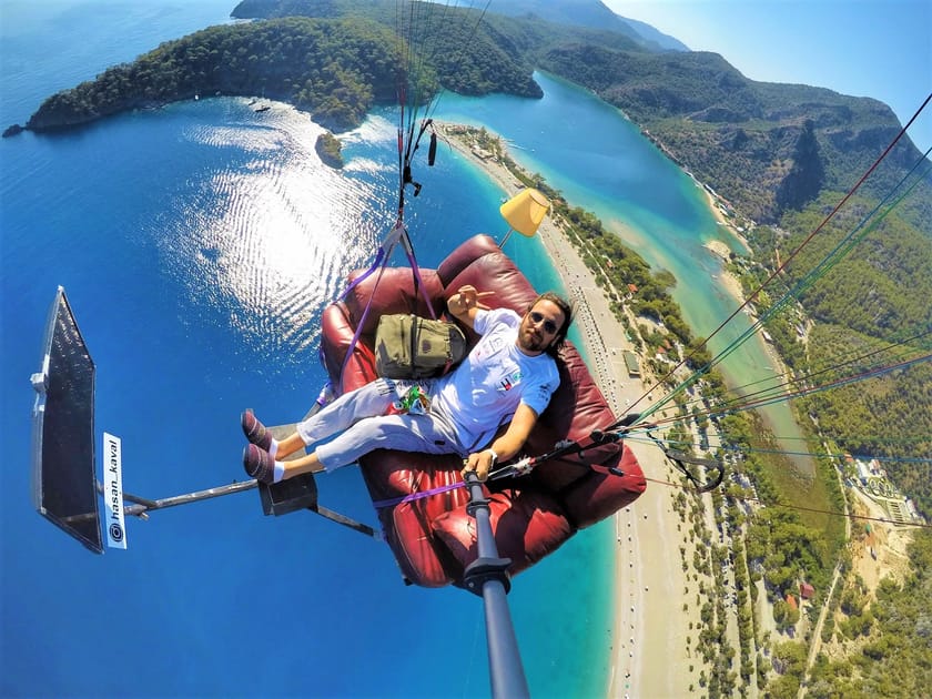 Paragliding Instructor Brings Sofa to the Sky | Engoo Daily News