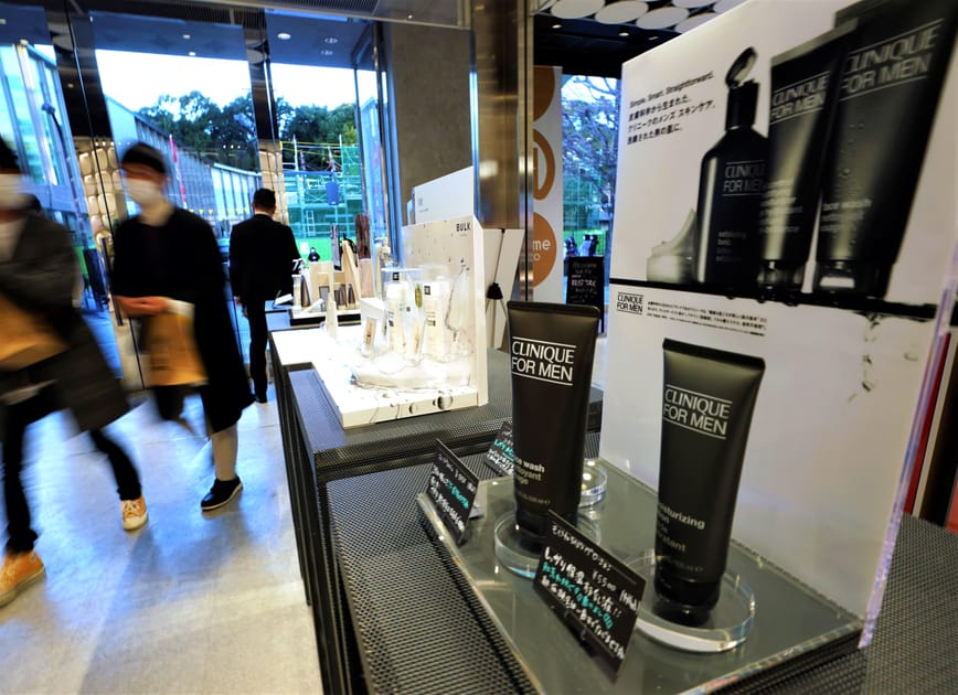 Japanese Businessmen Turn to Makeup in Pandemic | Engoo 每日新聞