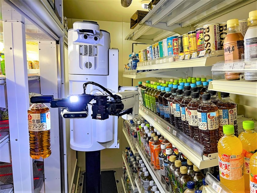 Stores Across Japan Get New Beverage-Stocking Robots | Engoo 每日新闻