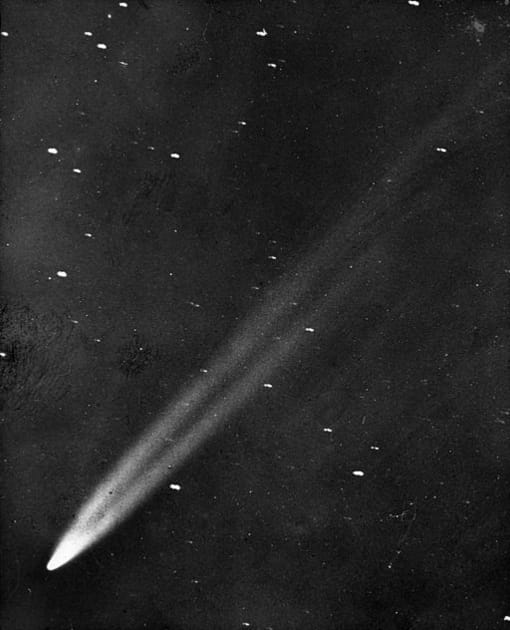 Spacecraft Makes Historic Landing on a Comet | Engoo Daily News
