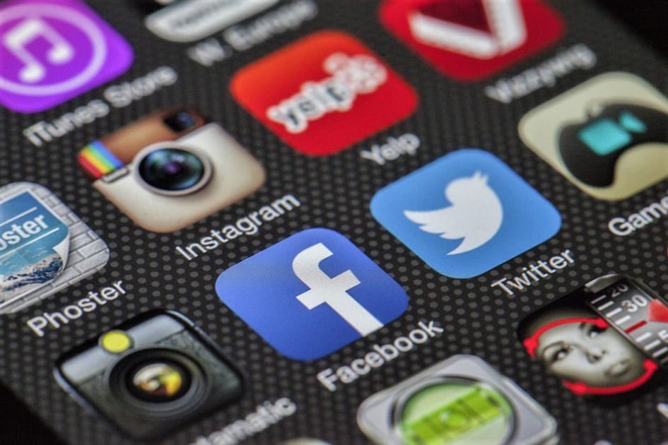 Social Media Goes Dark for Black Out Tuesday | Engoo 每日新聞
