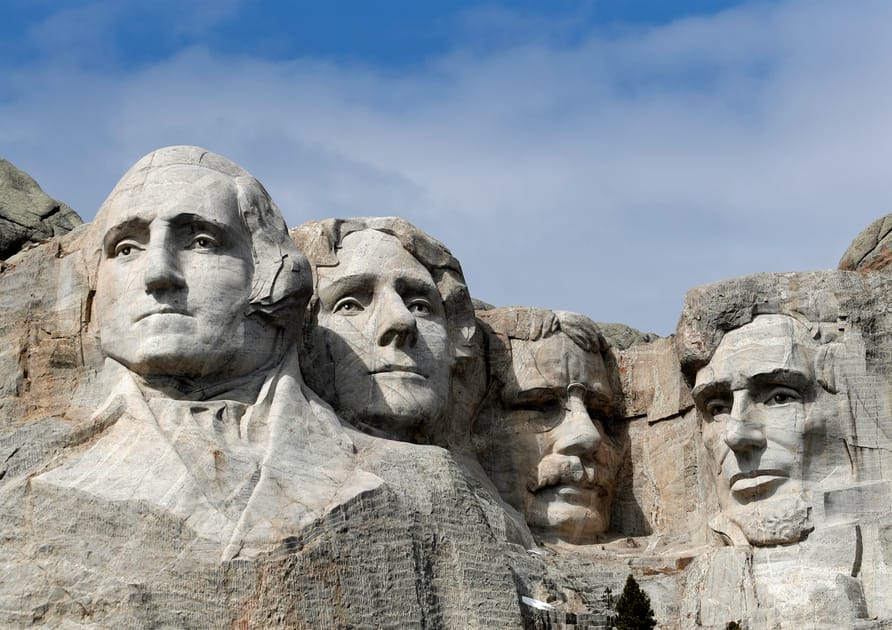 Woman Must Pay $1,000 for Climbing Mount Rushmore | ข่าวประจำวัน Engoo