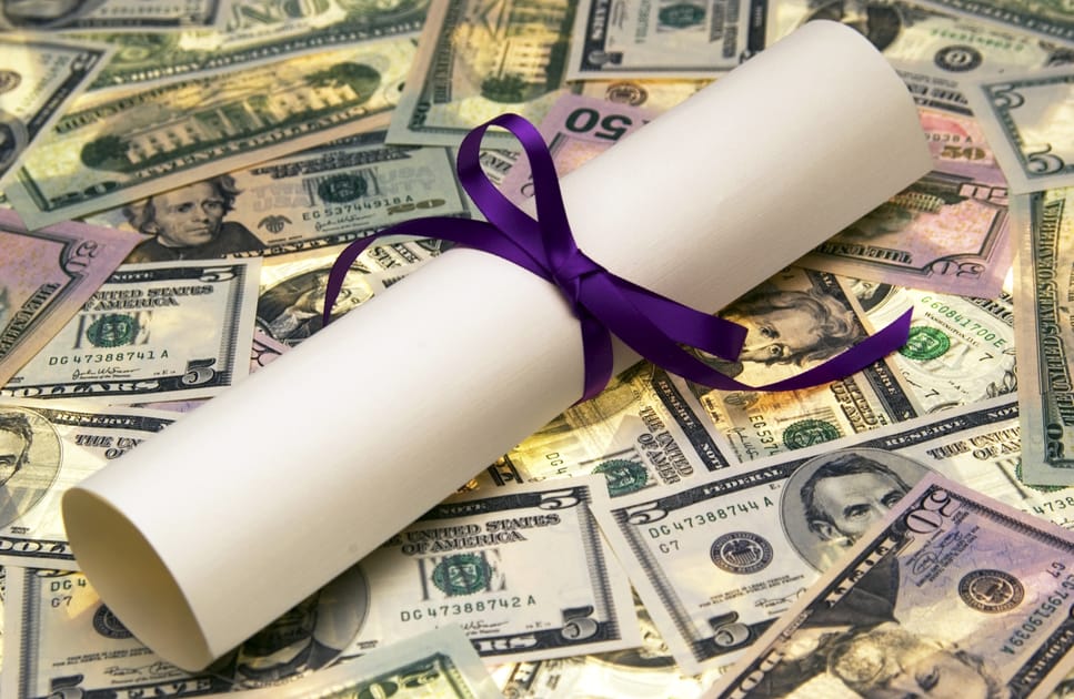 Billionaire Offers to Pay Students' Loans at Graduation Ceremony ...