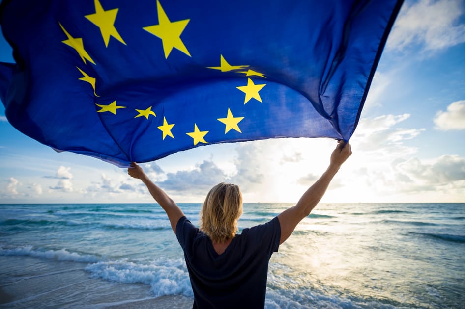 Thousands Say Yes to Brexit Beach Party to Say Goodbye to UK | Engoo ...