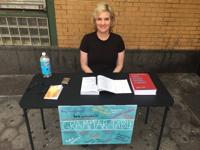 Grammar Expert Creates 'Classroom' in NYC Subway | Engoo Daily News