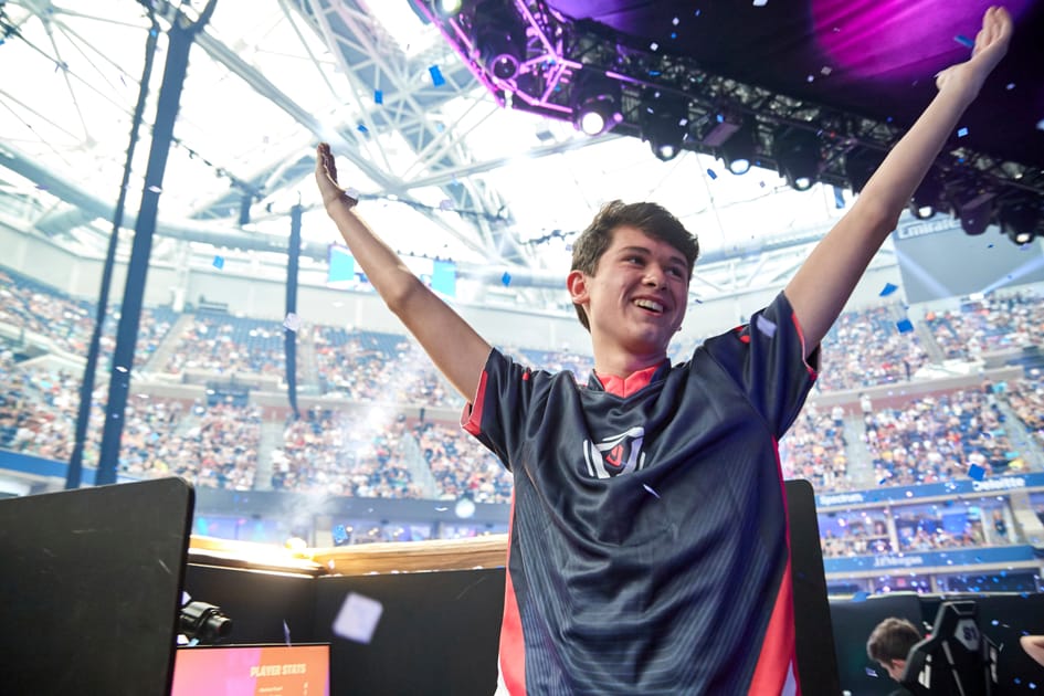 16-Year-Old Fortnite World Champ Wins $3 Million | Engoo 每日新聞