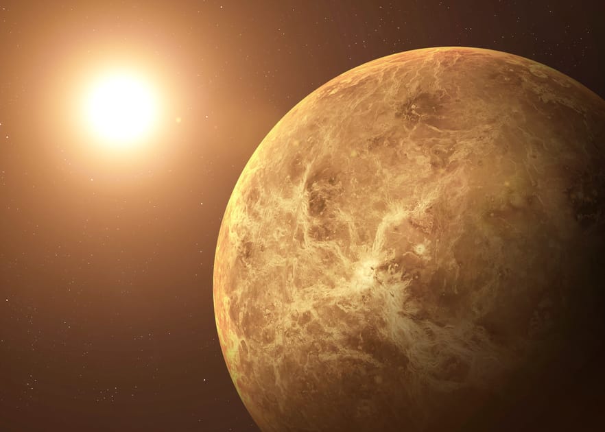 Life May Exist Among the Clouds of Venus | Engoo Daily News