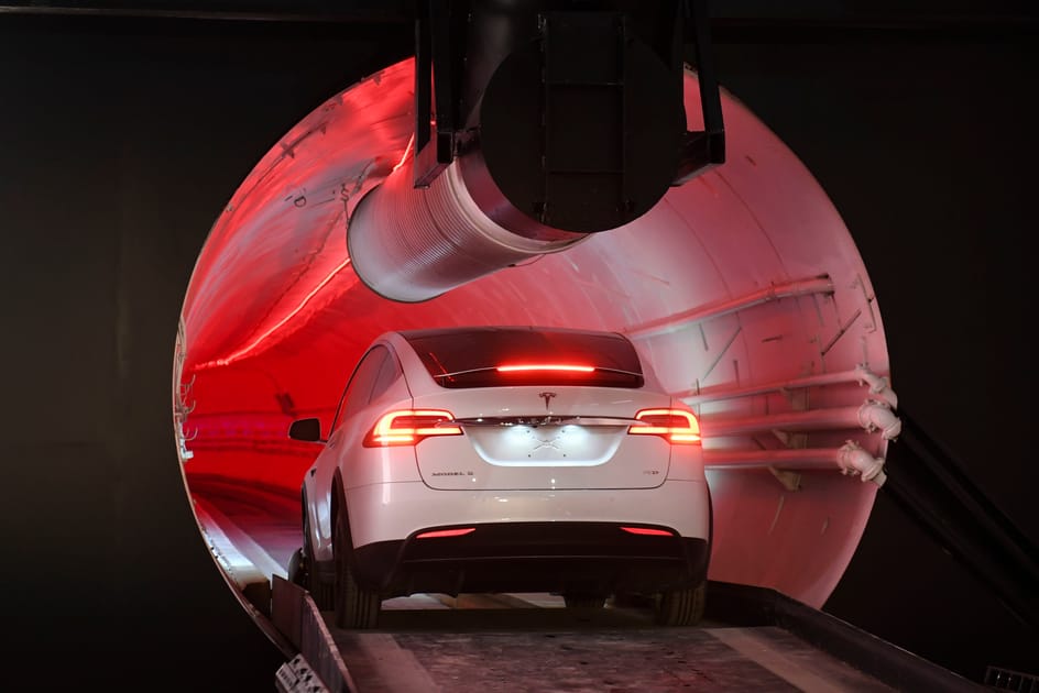 Musk Shows Off High-Speed, Underground Tunnel | Engoo
