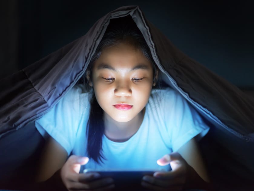 Study: Screen Time Has Little Effect on Kids' Sleep | Engoo