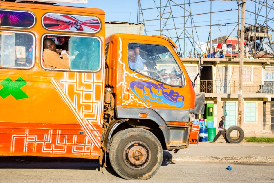 Nairobi’s Famed Matatu Graffiti Is Back | Engoo 每日新聞