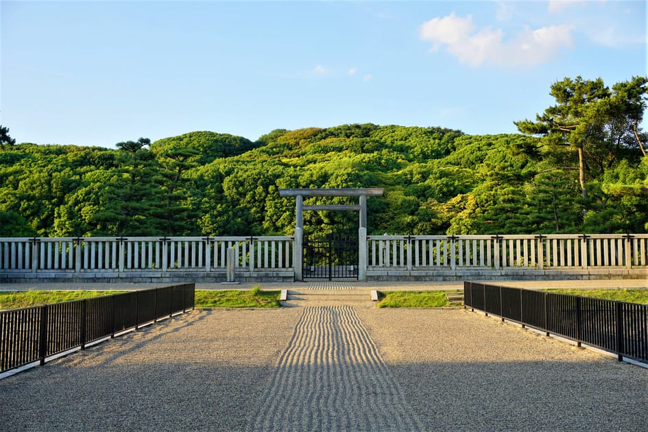 Japanese Tombs Listed as World Heritage Site | Engoo Daily News