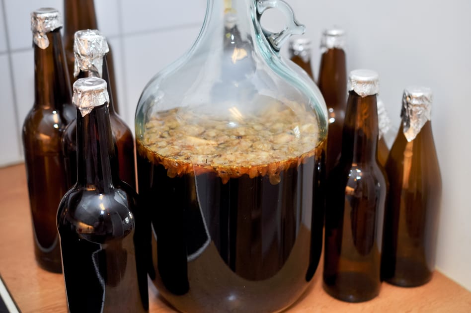 100 Deaths Highlight Indonesia’s Bootleg Booze Problem | Engoo 每日新闻