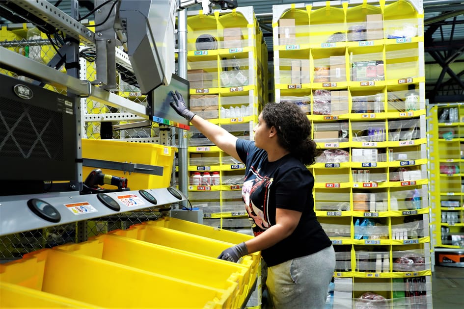 Amazon to Hire 30,000 Workers in US | Engoo Daily News